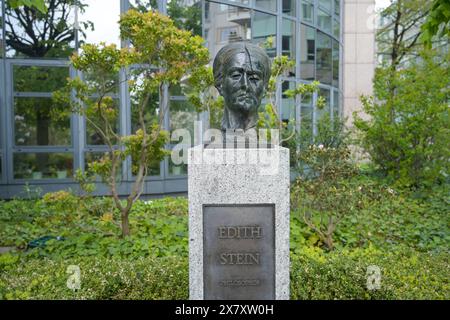 Büste Edith Stein, Straße der Erinnerung, Spreebogen, Moabit, Mitte ...