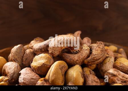 Roasted cashew nuts with shells Stock Photo - Alamy