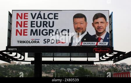 Billboard "NO WAR, NO EURO, NO MIGRATION, SPD, TRIKOLORA", Tomio ...