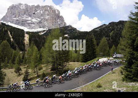 The pack rides cycles during Stage 3 of the Giro d’Italia Women, from ...