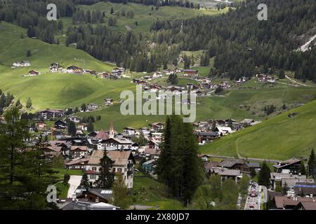 The pack rides cycles during Stage 3 of the Giro d’Italia Women, from ...