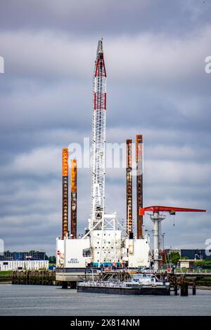 The jack-up platform, JB119, working platform, e.g. for the ...