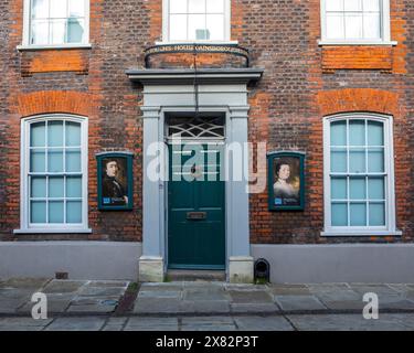 Suffolk, UK - October 28th 2023: Rotten Borough sculpture depicting ...