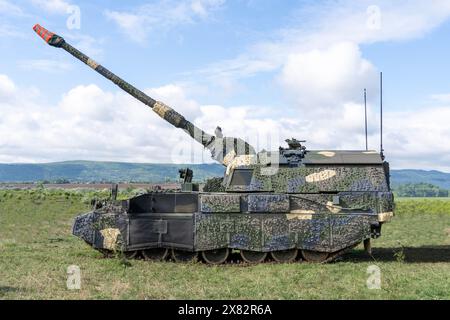 Panzerhaubitze 2000 (PzH 2000) armored howitzer, german 155 mm self-propelled howitzer developed ...