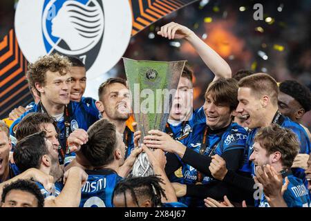 Atalanta BC players celebrate after Ademola Lookman of Atalanta BC ...