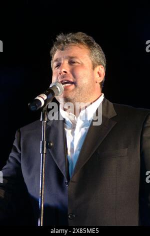 Tenor Michael Kleitman singt bei "TresNoches", einer Open-Air ...