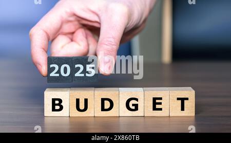 Wooden cubes form the expression '2025 target' Stock Photo - Alamy