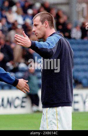 POMPEY MANAGER STEVE CLARIDGE GIVES OUT LAST MINUTE INSTRUCTIONS TO LEE ...
