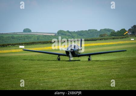 Piper Turbo Cherokee Arrow IV light aircraft, G-DAAZ, at Compton Abbas ...