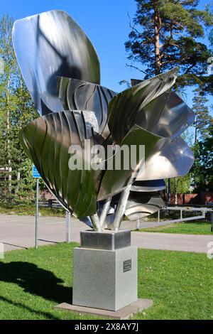 EILA HILTUNEN sculpture "Crescendo" at Didrichsen museum building and ...