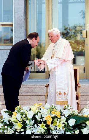Pope Benedict XVI shakes hands with Andorra's head of government Albert ...