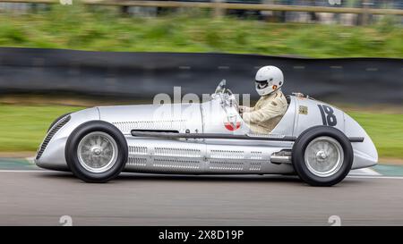 Markus Neisius in his 1938 Maserati 6CM during the Goodwood Trophy race ...