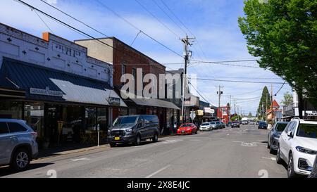 Silverton, OR, USA - April 24, 2024; Maps Credit Union branch building ...