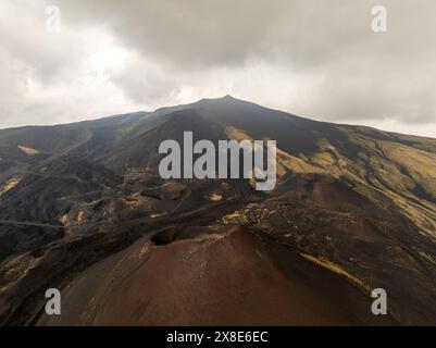 Mount Etna, Sicily - Tallest active volcano of Europe 3329 m in Italy ...
