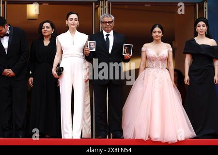 CANNES, FRANCE - MAY 24: Mahsa Rostami, Soheila Golestani and the cast ...