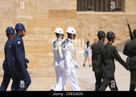 Turkish honour guards soldiers at the Anitkabir mausoleum Stock Photo ...