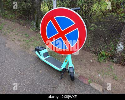 electric scooter QR code validating road sign no stopping violate rules ...