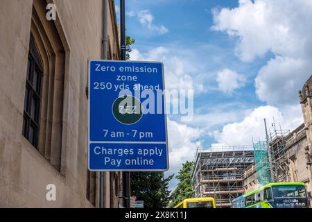 Zero Emission Zone, Oxford Sign Stock Photo - Alamy