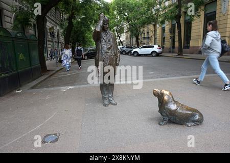 Bronze statue of actor Peter Falk as his most famous character police ...