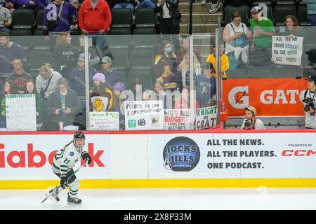 St. Paul, Minnesota, USA. 26th May, 2024. Fans hold signs up to the ...