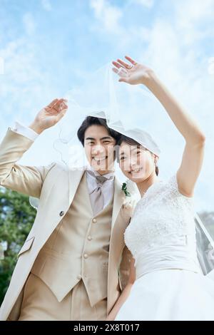 Japanese newly married couple holding veil Stock Photo - Alamy