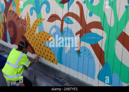 Italian graffiti artist working on Gothenburg City assignment on ...