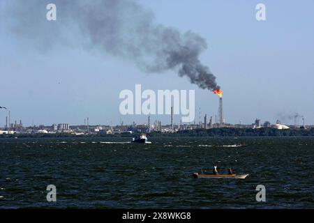 Puerto Miranda, Venezuela. 28-01-2009 Oil tanker ships are seen in the ...