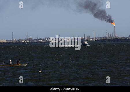 Puerto Miranda, Venezuela. 28-01-2009 Oil tanker ships are seen in the ...