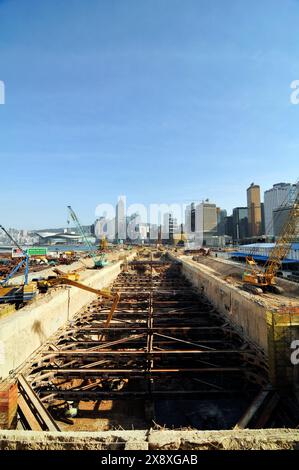 Development of the reclaimed land near the IFC mall and the GPO in Hong ...