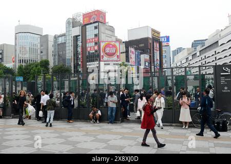 Smoking zone outside the Parco department store in Ikebukuru, Tokyo ...