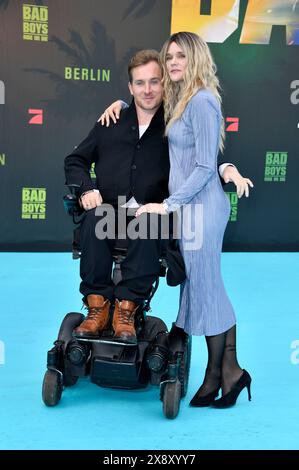 Samuel Koch mit Ehefrau Sarah Elena Timpe bei der Verleihung des 31. B ...