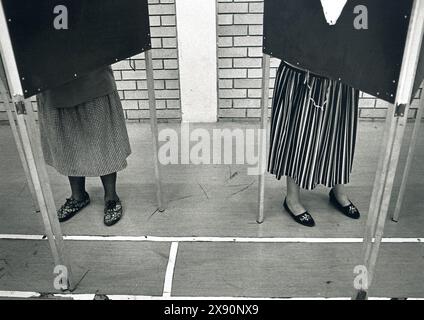 26 - 29 April 1994, Cape Town - People voting in South Africa's first ...