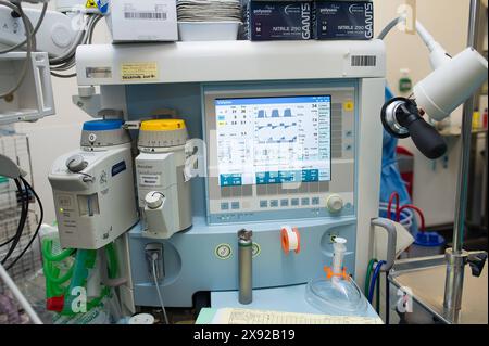 Old anesthesia machine Stock Photo - Alamy