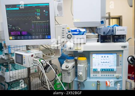 Old anesthesia machine Stock Photo - Alamy