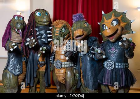 Die Dino Metal Band Heavysaurus mit Riffi Raffi Gitarre, Komppi Momppi ...