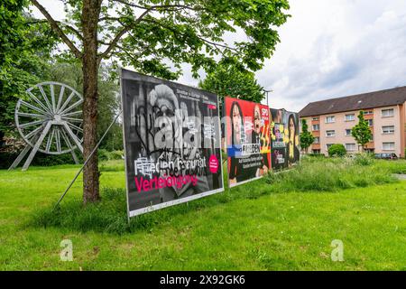 Graffitied election posters of FDP, SPD, Greens, smeared with symbols ...