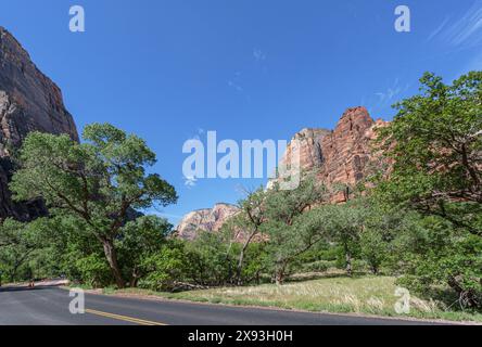Mountains and rock formations at the Weeping Rock tram station #7 in ...