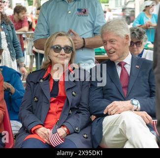 Former President Bill Clinton (L) and former Secretary of State Hillary ...