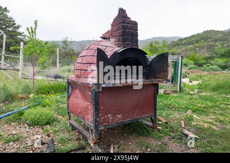 Baking buns in a traditional old oven outside Stock Photo - Alamy