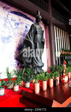 Ancient Quyuan Chinese poet statue or antique aristocrat Qu Yuan ...