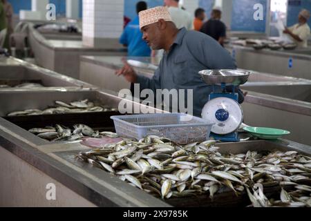 inside fish suq mutrah suq oman middle east Stock Photo - Alamy