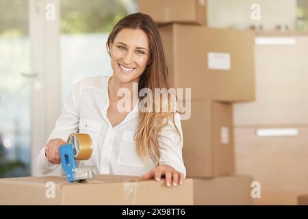Happy girl moving in new house with cardboard boxes Stock Photo - Alamy