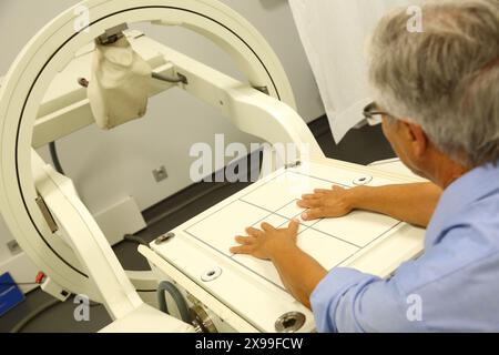 Hands scintigraphy, Scintigraphy is a form of diagnostic test used in ...