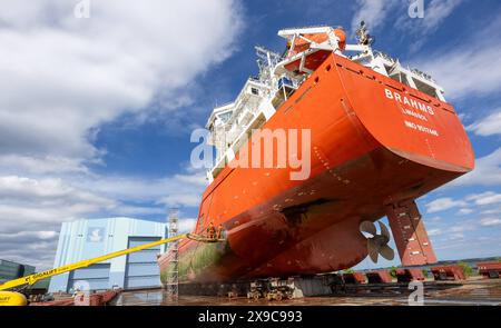 Oeltanker BRAHMS wird repariert Der Oeltanker BRAHMS wird auf der ...