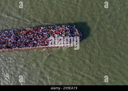 Devotees crowd the rooftops of vessels as they journey to attend the ...