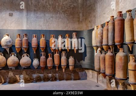 Roman pottery , jugs and stoneware on display inside Trajans Market in Rome ,Italy Stock Photo ...