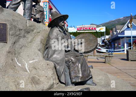 "The Rock" bronze sculpture representing the pioneers who settled in ...