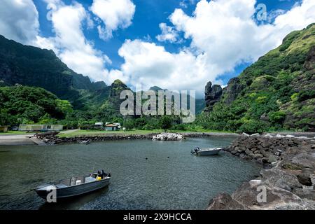The small scenic village of Hanaveva, Fatu Iva, Marquesas Islands ...