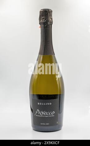 Prosecco spumante extra dry Stock Photo - Alamy