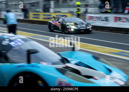Kelvin VAN DER LINDE, Jordan PEPPER and Charles WEERTS driving the (#32 ...